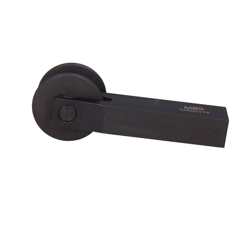 Fixture for rolling the pistons of hydraulic steering rack rods on a ...